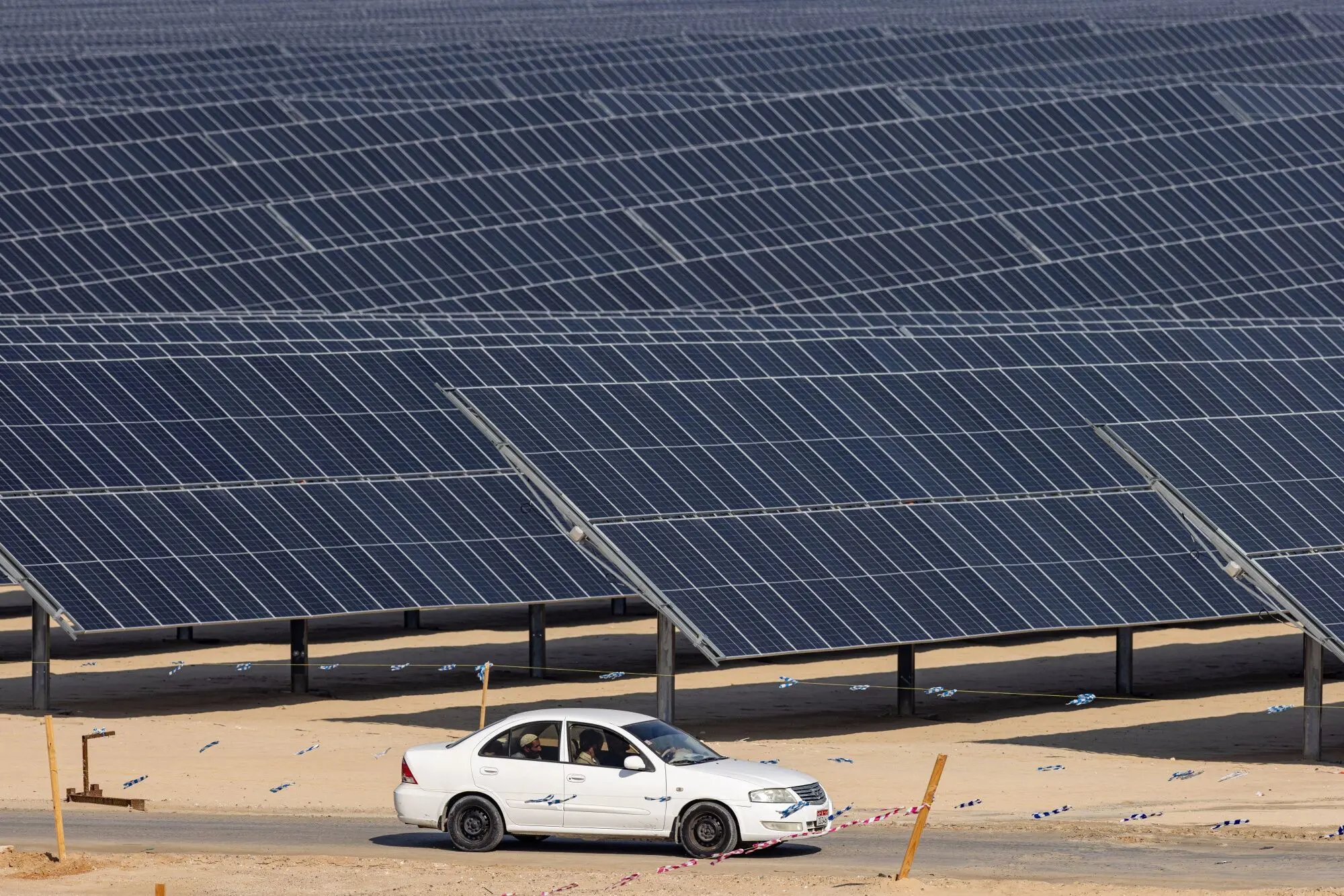 Solar Giant Jinko Falls as Plant Spending Outweighs Profit