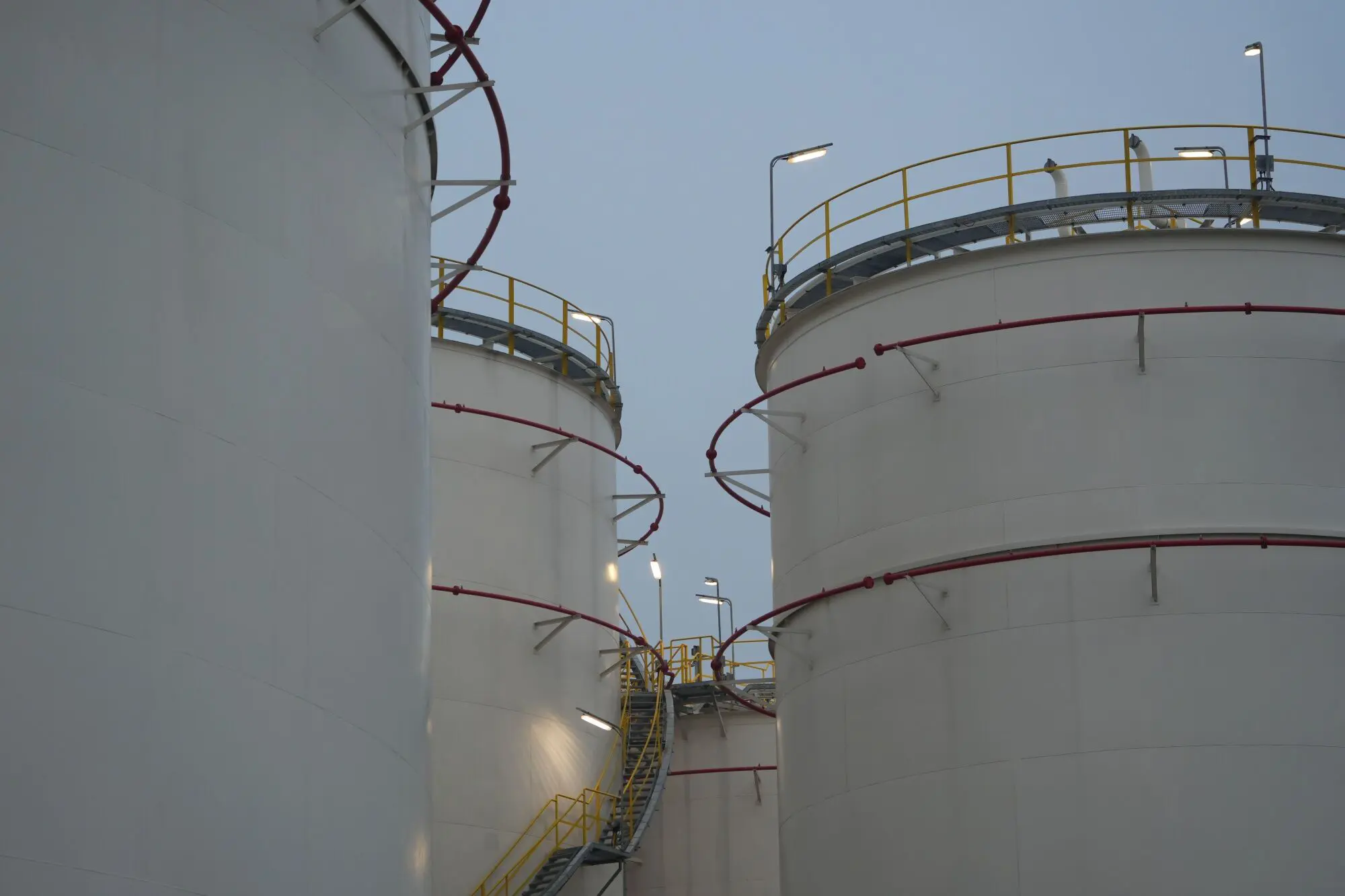 Oil Extends Steep Weekly Drop With Demand Outlook in