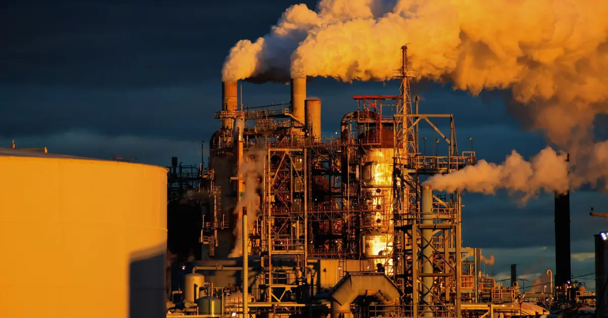 Oil Claws Back Some Losses on Iran Risks Heading Into