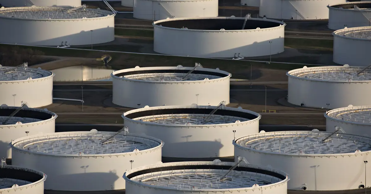 Oil Set for Best Week Since October on Rising Geopolitical Risks