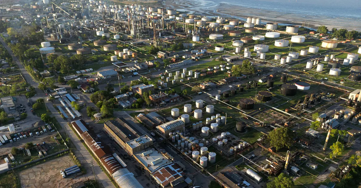 Mercuria, Vitol Are Among Bidders for Raizen Argentina Refinery