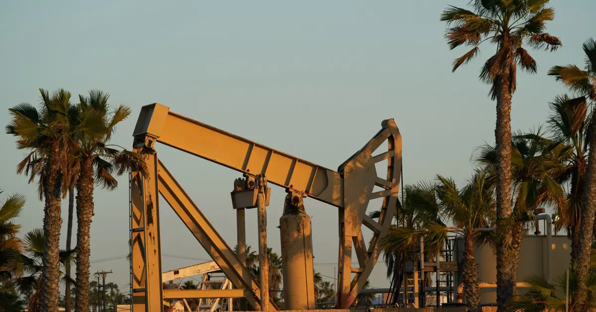 Oil Holds Gain as Big US Inventory Draw Points to Tighter Market