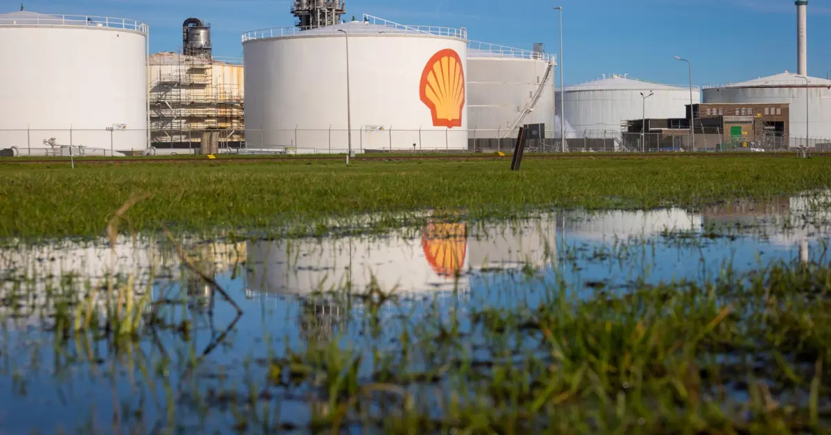 Shell in Talks With Adnoc, Others Over LNG Plant Stake Sale