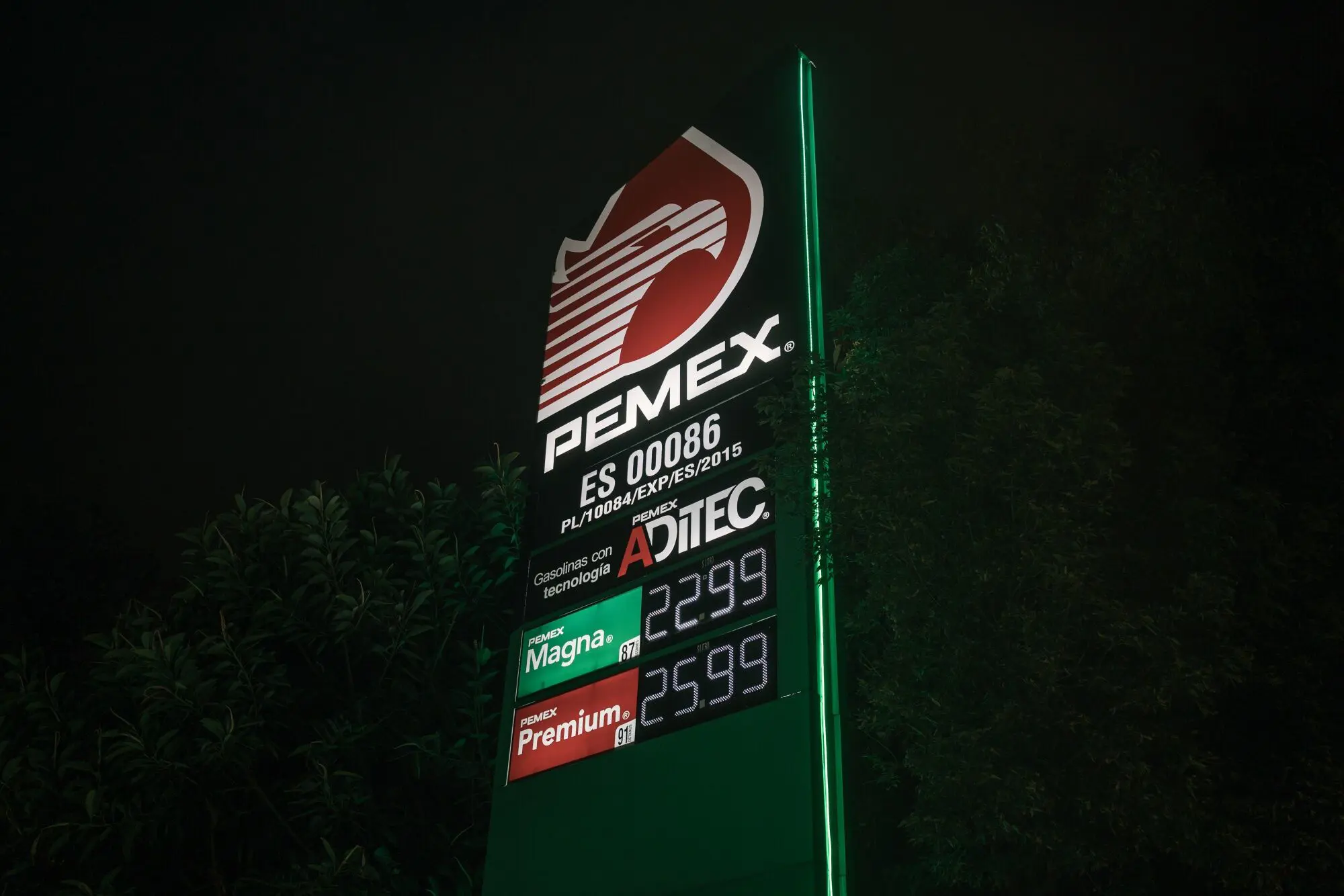 Mexico’s Pemex Says Nine Injured, One Dead in Platform Fire