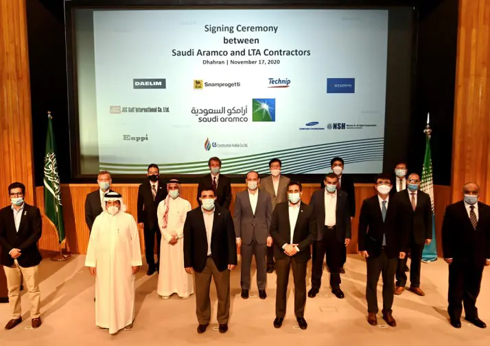 Aramco awards agreements for its oil and gas projects