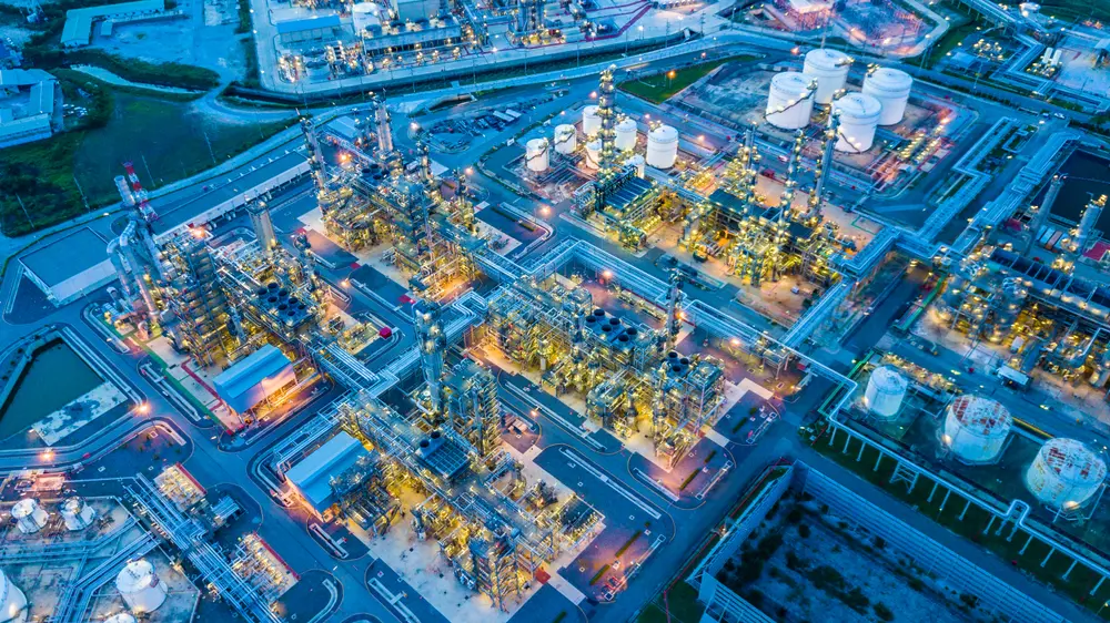 Oil caps another volatile week as Fed rates and supply woes