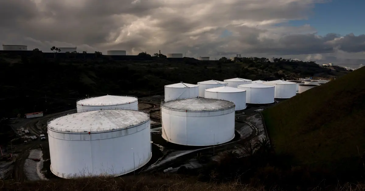 Oil Extends Drop as Trump Forges Middle East Ceasefire Agreement