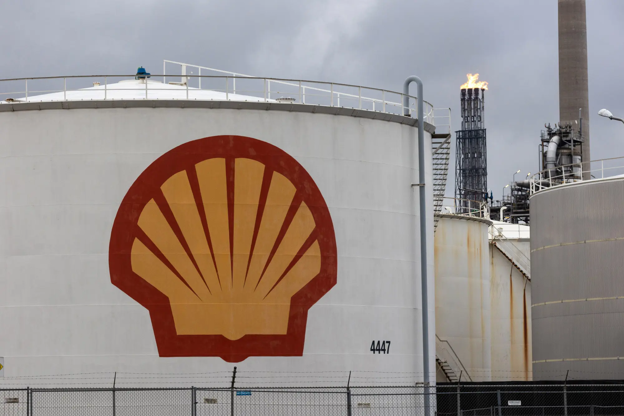 Shell Weakens 2030 Emissions-Cut Target in Move Away From