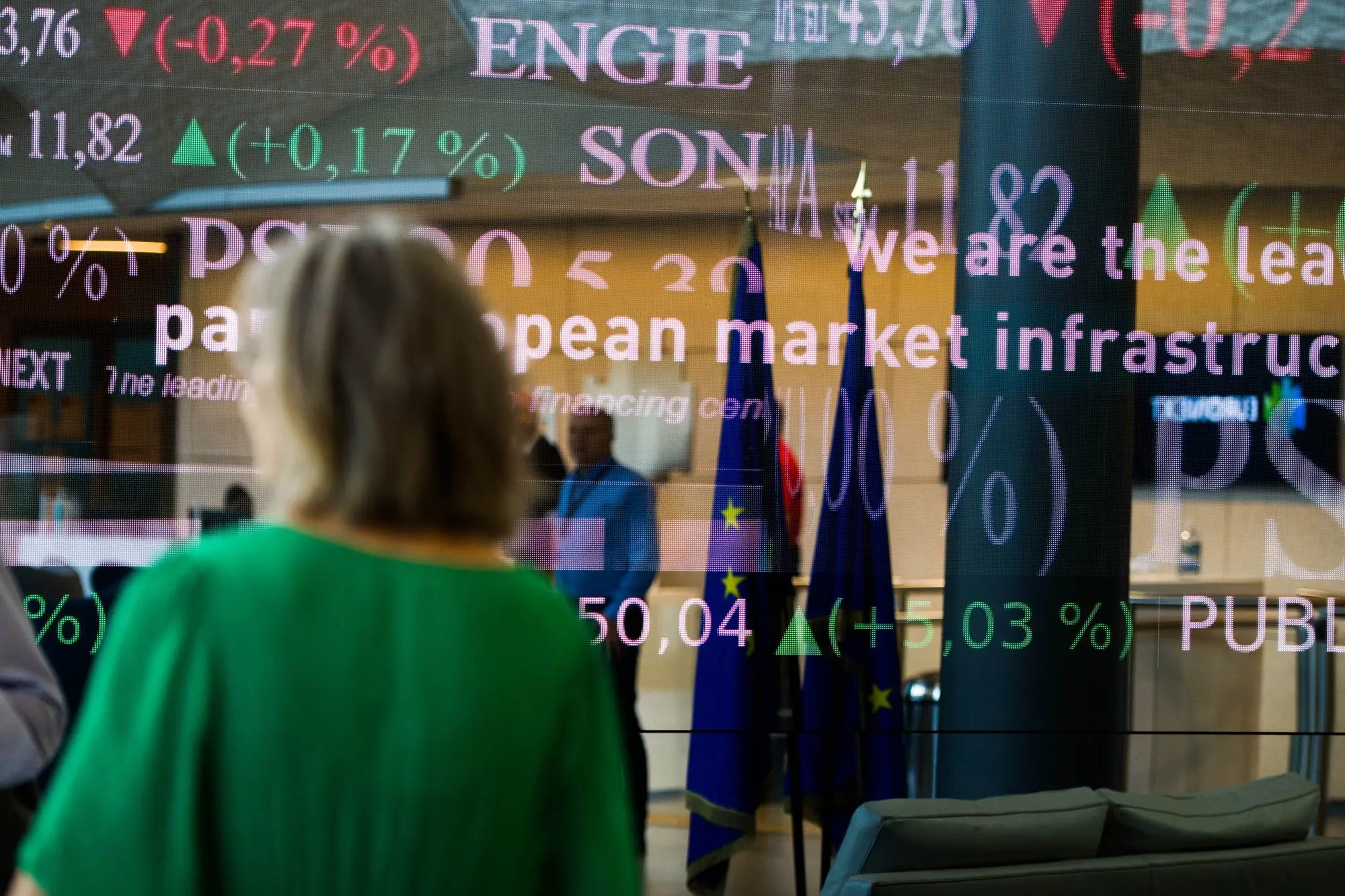 US Stocks Climb as Fed’s Brainard Buoys Sentiment: Markets