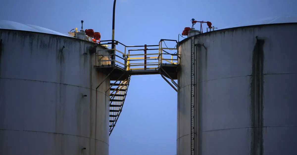 Oil Edges Higher as Trump Signals Announcement on Trade Deal