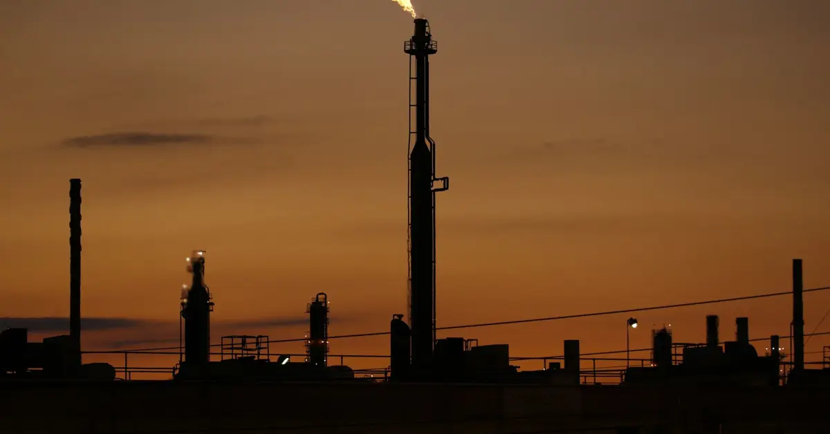 Oman Said to Consider Selling Stake in $8 Billion Gas Fields