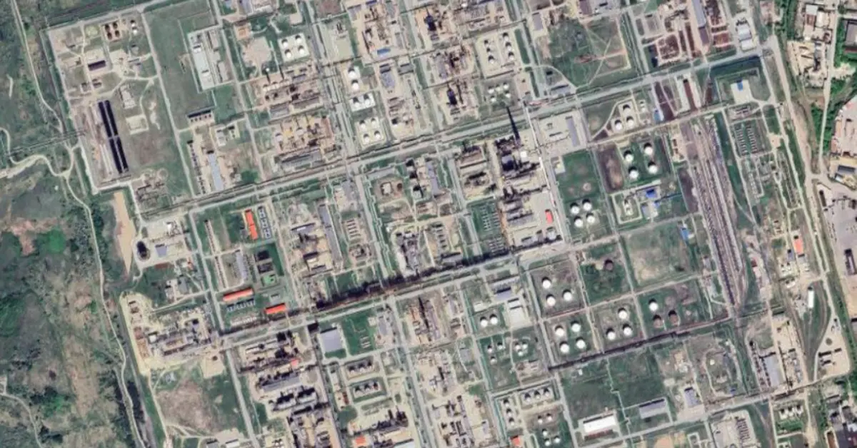 Ukraine Says It Strikes Rosneft’s Syzran Oil Refinery in