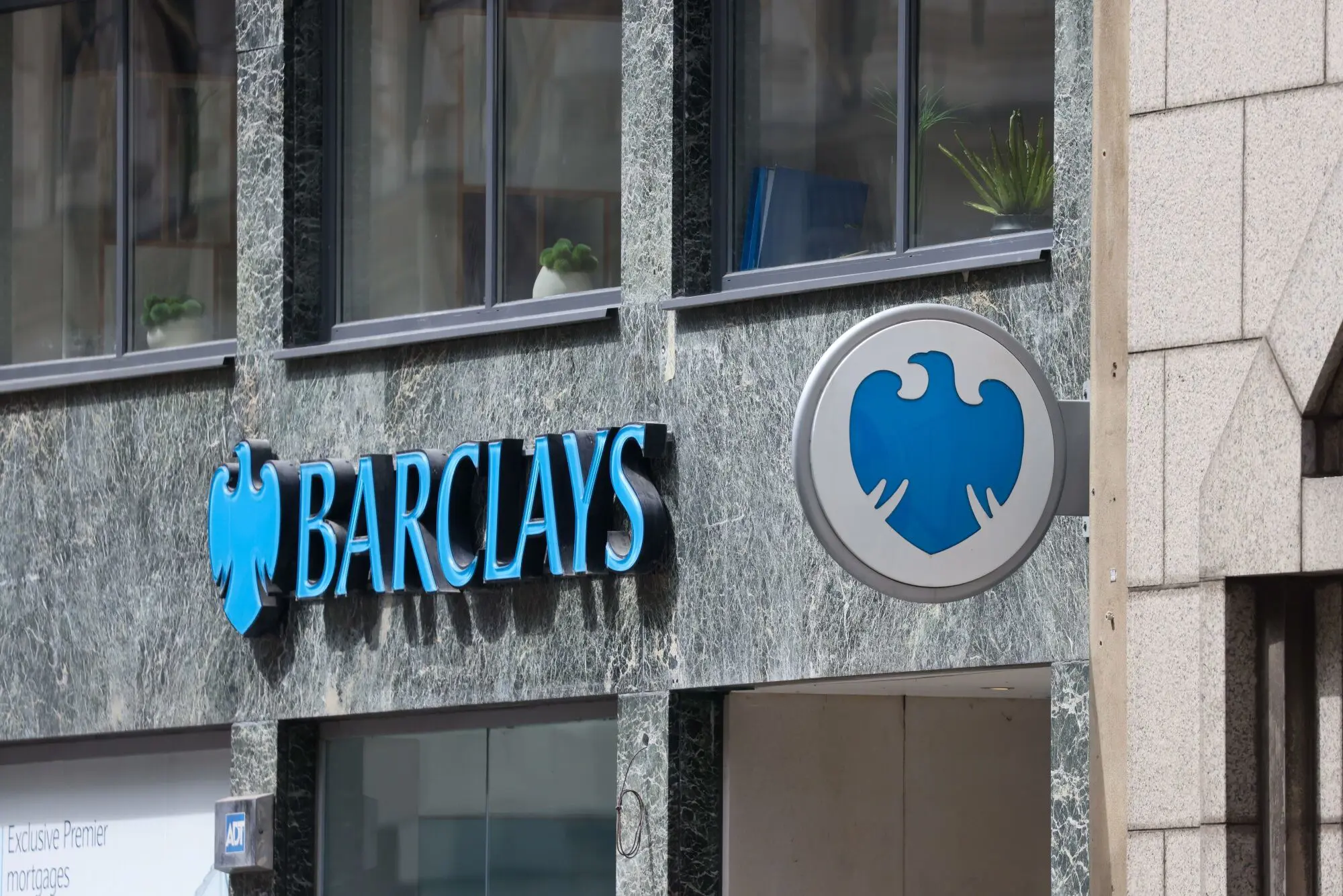 Barclays Assembles 100 Investment Bankers in New Energy Team