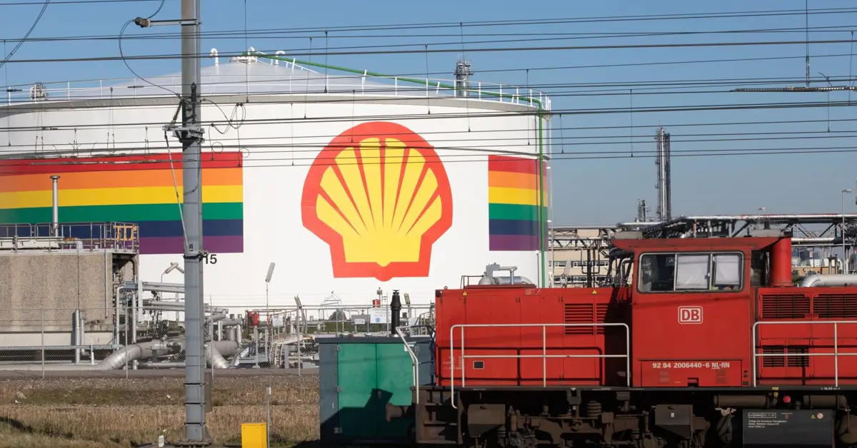 Shell Sees $1 Billion Gain in Refining on Record Fuel Prices