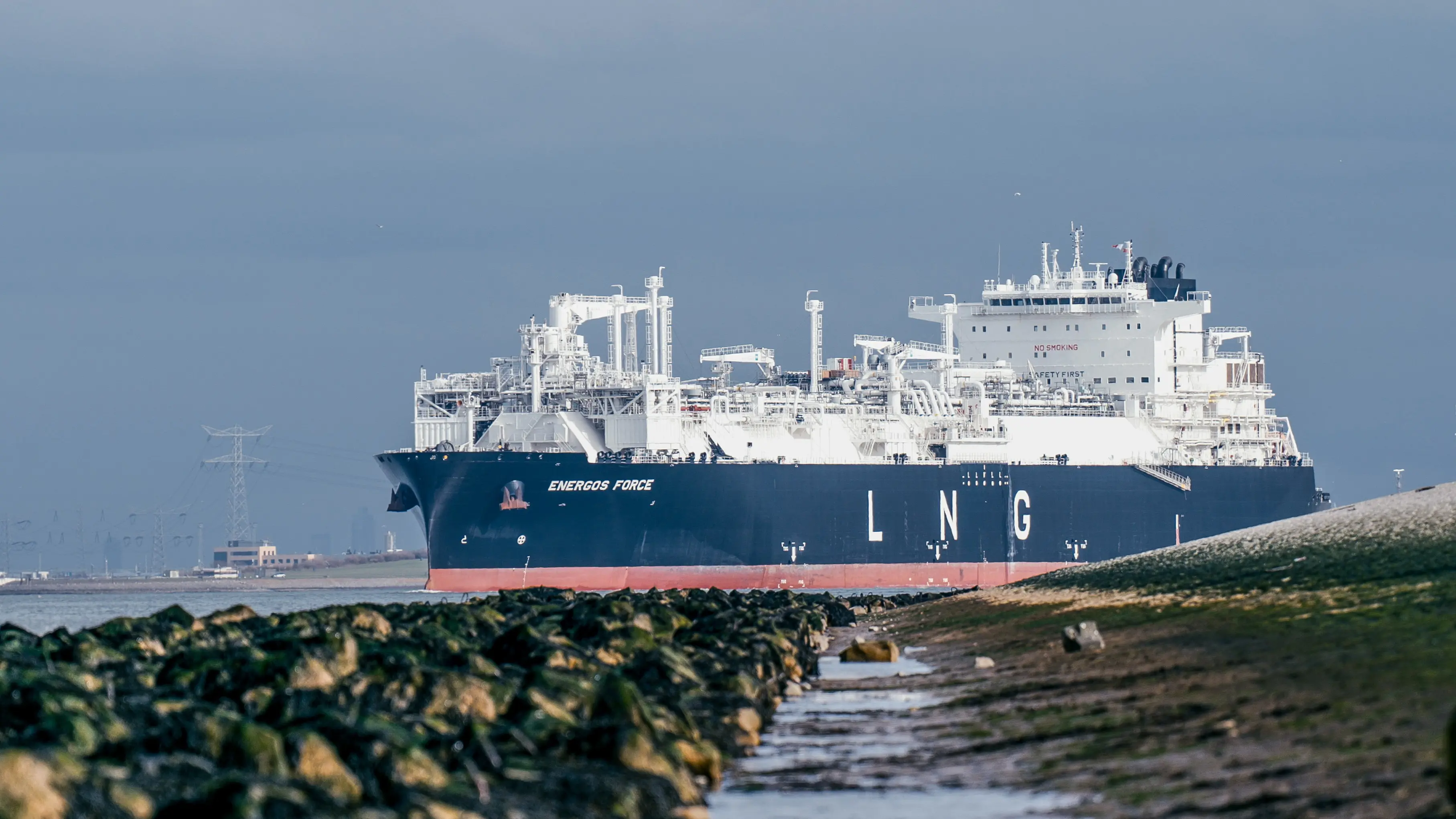 Floating LNG terminal docks in Germany to boost European supply security