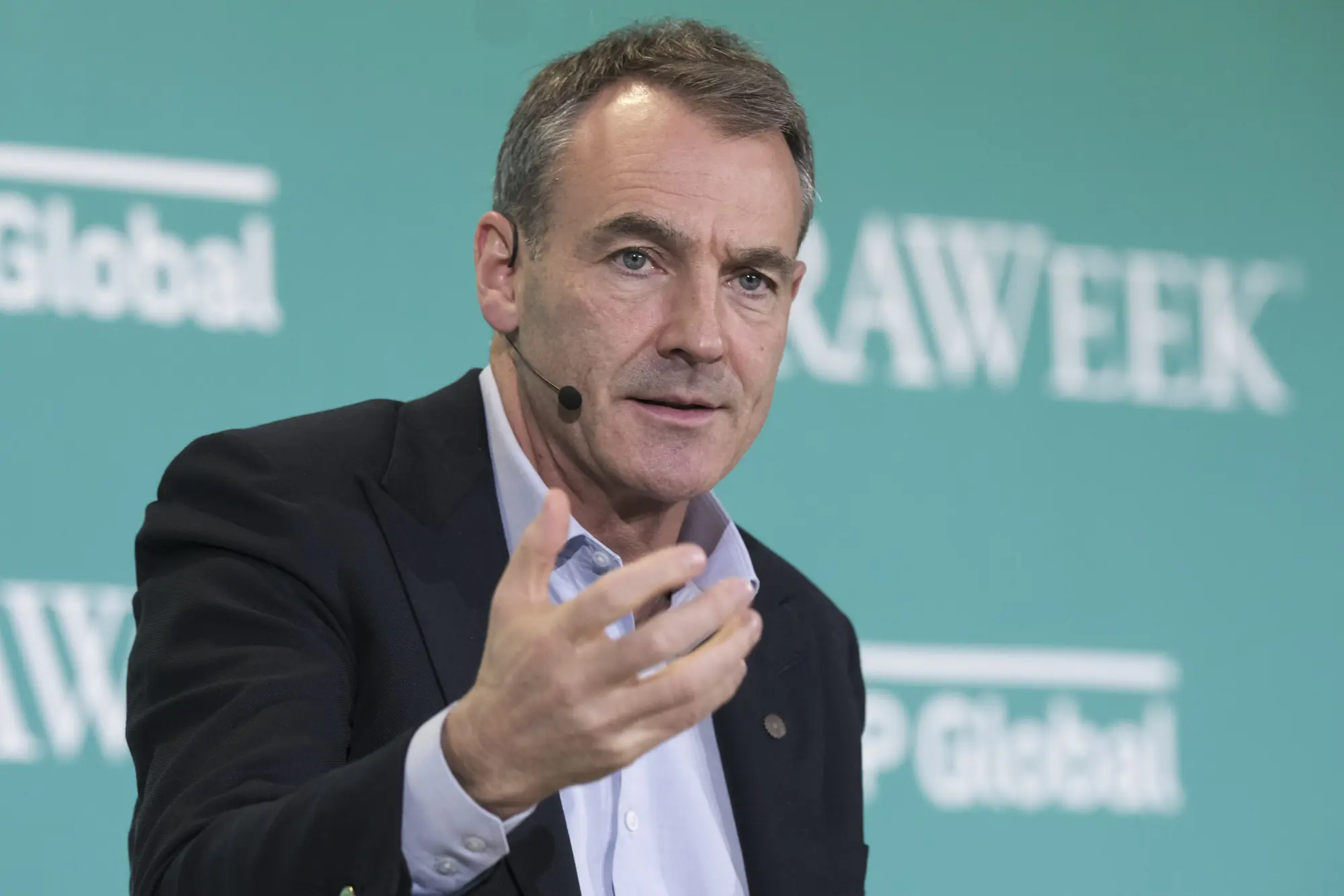 UAE Names Former BP CEO Looney to New Investment Unit Board