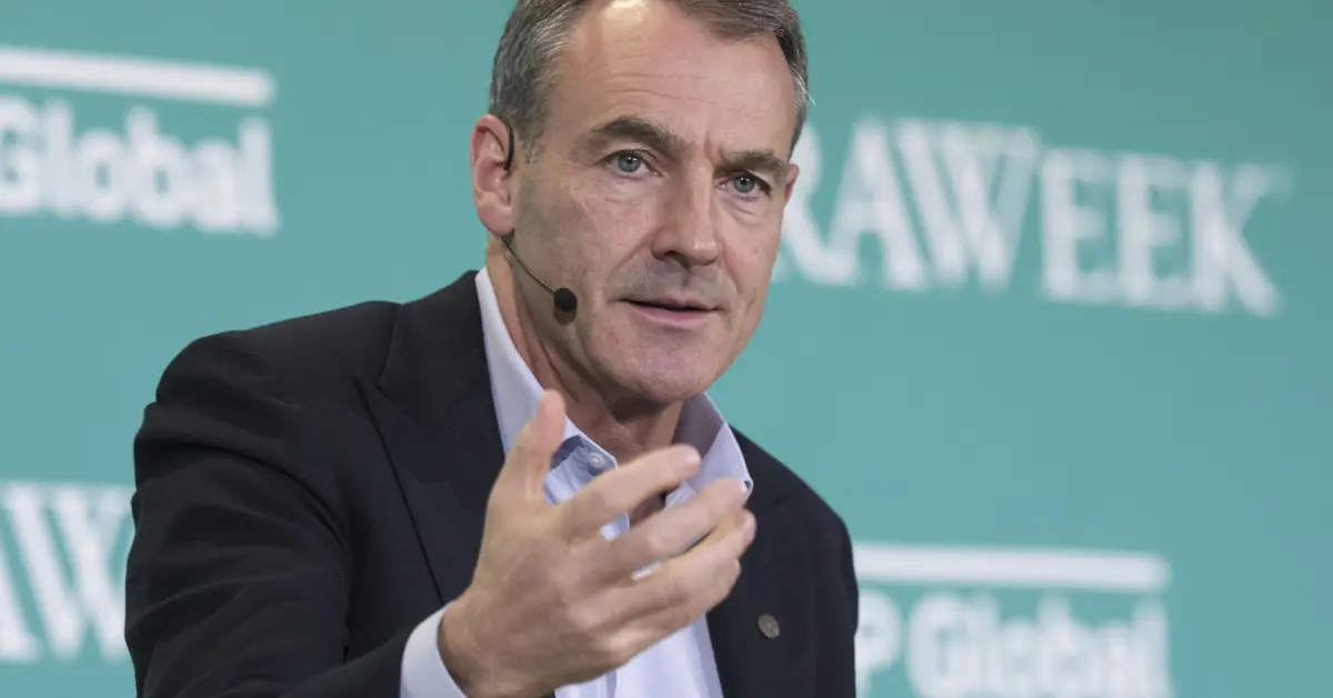 UAE Names Former BP CEO Looney to New Investment Unit Board