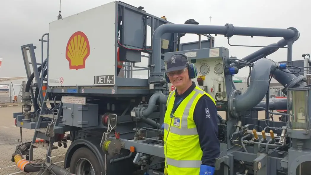 Menzies Aviation wins fueling contract for UK airports