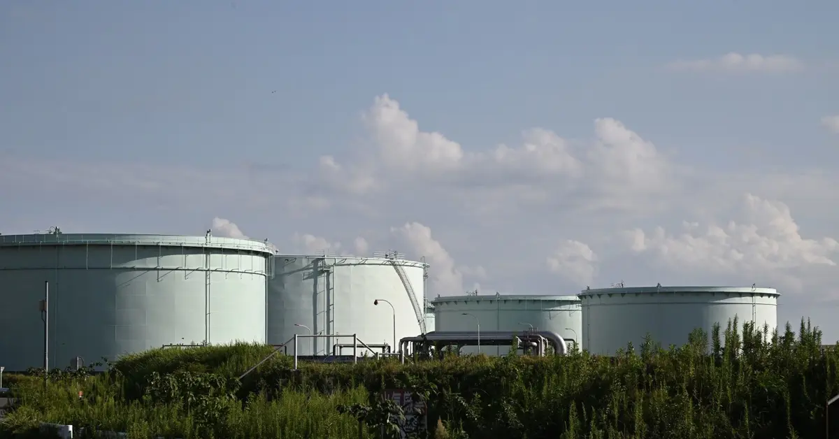 Eneos Leads Bids for Chevron’s Singapore Oil Refinery Stake