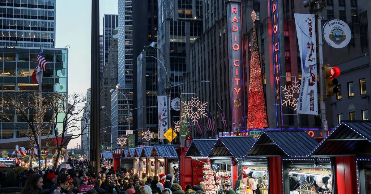 Snow Storm Disrupts Holiday Travel at New York City Airports
