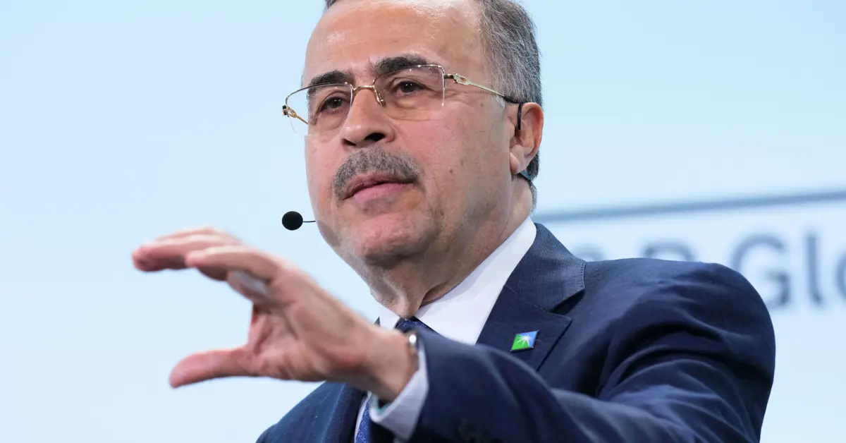 Aramco Boss Will Keep Borrowing Even as Oil Slump Cuts Cashflow