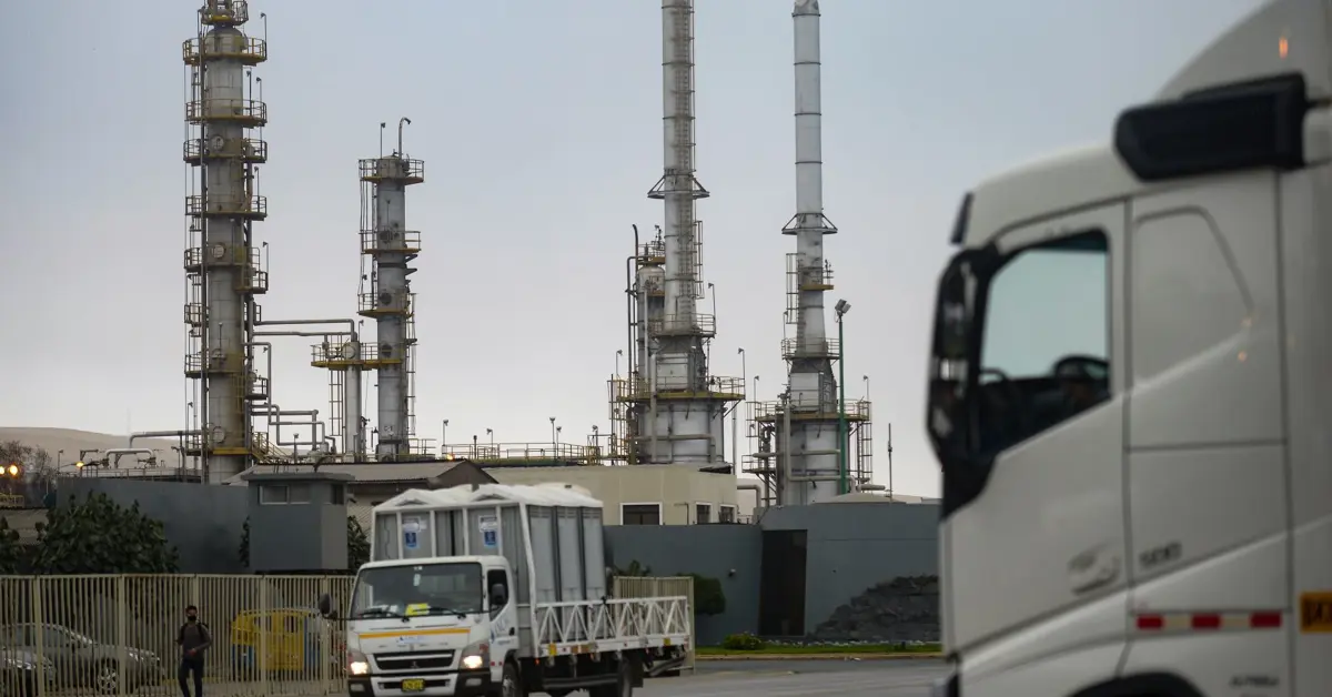 Oil Climbs as NATO, EU Summits Raise Specter of New Russia Curbs